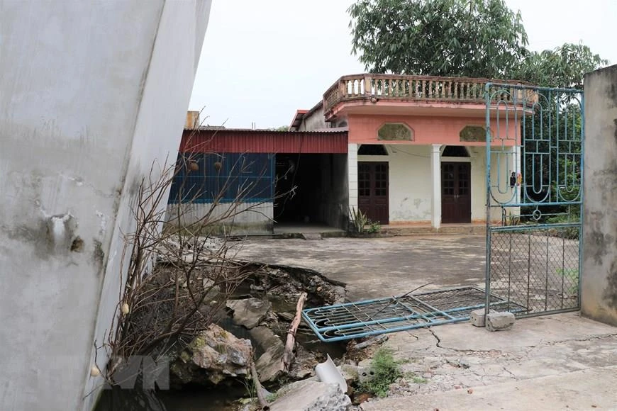 'Hố tử thần' gây đổ nhà cửa khiến người dân Mỹ Đức hoang mang ...