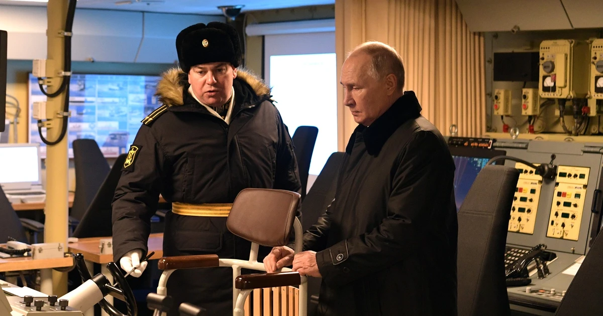 Tổng thống Nga Putin dự Lễ Thượng cờ 3 tàu chiến mới của lực lượng Hải ...