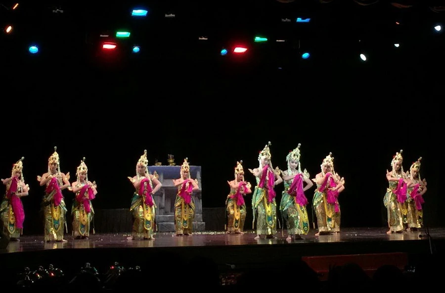 Bảo tồn điệu nhảy Bedhayan truyền thống của người Indonesia | Vietnam+ ...