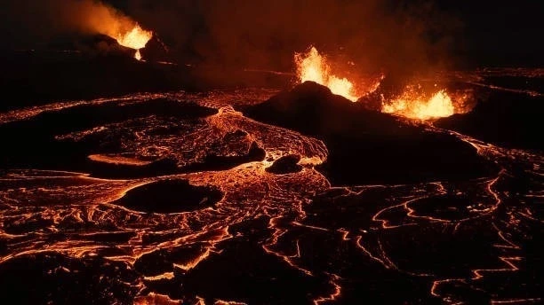 Núi lửa ở Iceland phun trào lần thứ bảy trong chưa đầy 1 năm | Vietnam+ ...