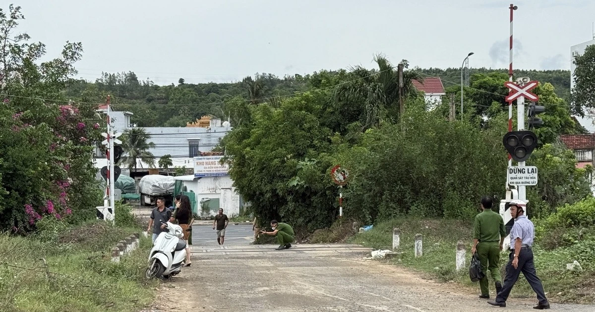 Phú Yên: Xe máy bị tàu đâm chết 2 người vượt đường sắt
