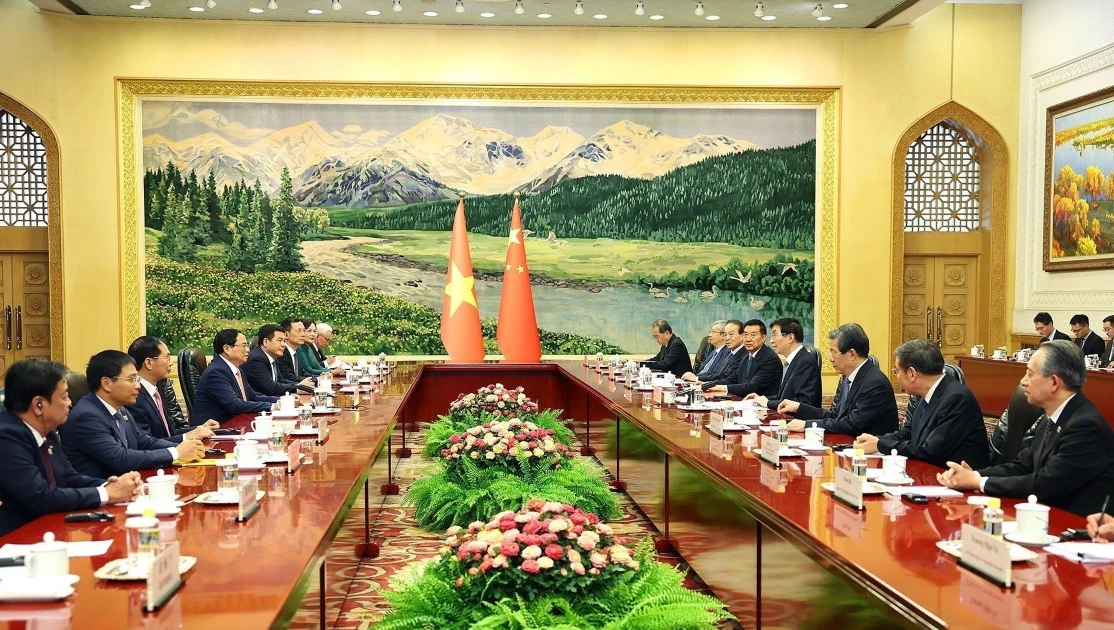 "Việt Nam và Trung Quốc là láng giềng gần gũi, núi liền núi, sông liền ...
