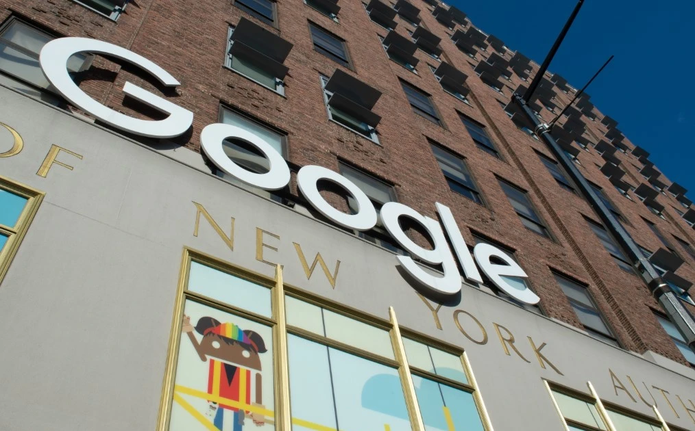 "Công ty mẹ" của Google lần đầu tiên cán mốc 3.000 tỷ USD vốn hóa