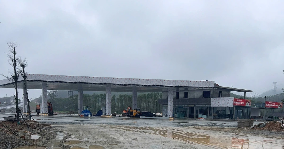 Nguy cơ trễ hẹn các trạm dừng nghỉ cao tốc Bắc-Nam 2025 | Vietnam+ (VietnamPlus)