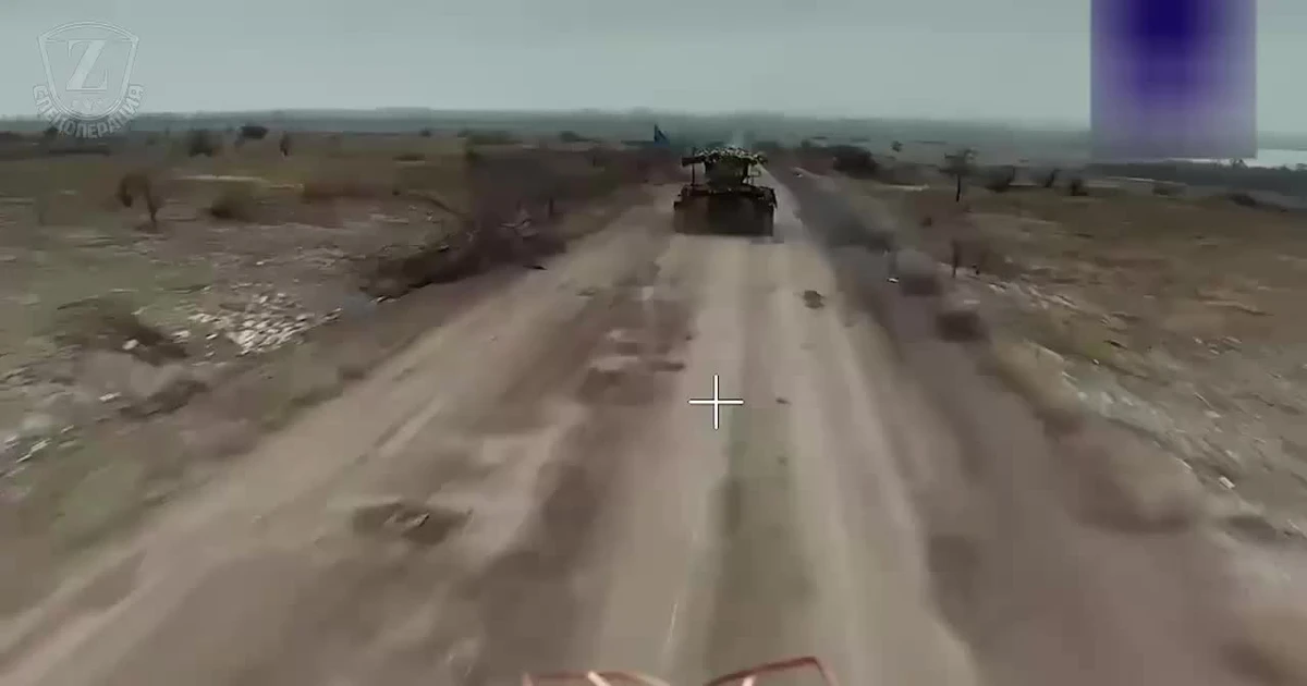 Drone FPV Nga chơi trò "đuổi bắt" trước khi thổi bay xe bọc thép ...