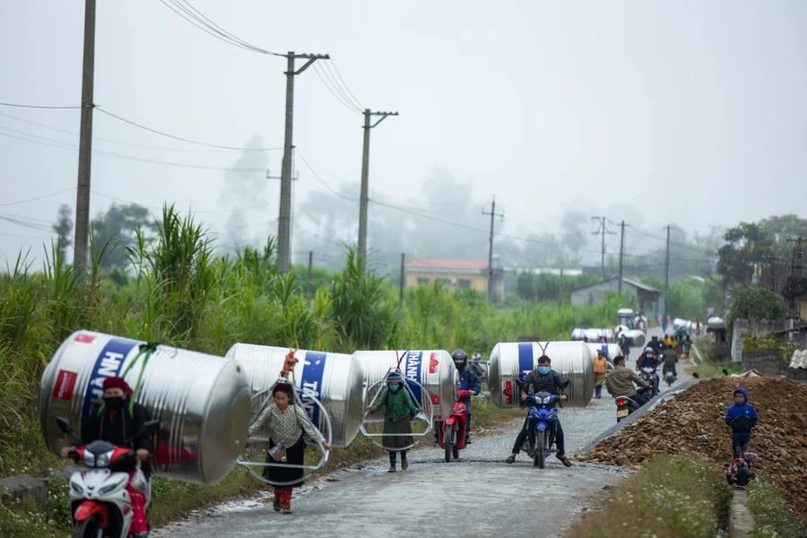 Lào Cai: Hỗ trợ bồn chứa nước cho đồng bào vùng cao Bát Xát | Vietnam+ ...