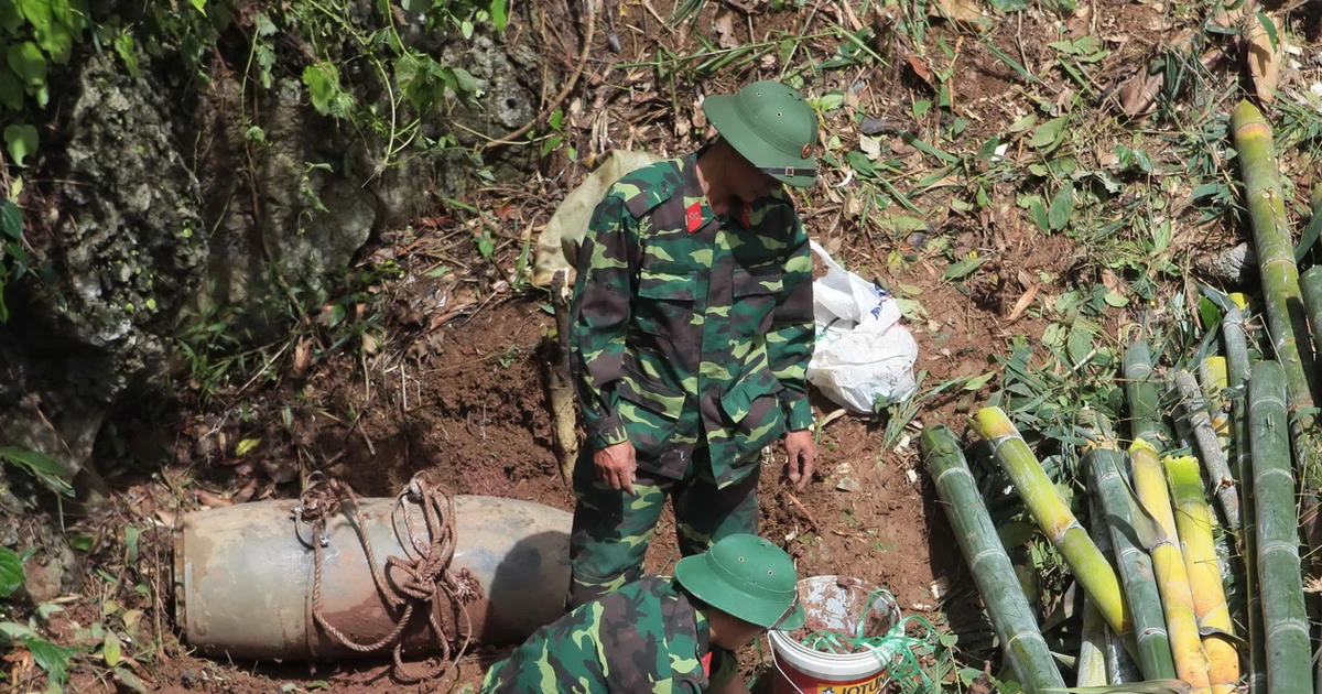 Xử lý an toàn quả bom nặng 340 kg, bán kính sát thương 1km2 | Vietnam+ ...
