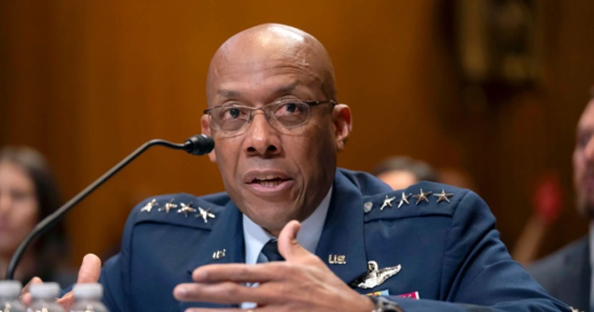 Tổng thống Trump cách chức và bổ nhiệm lãnh đạo quân đội Mỹ | Vietnam+ ...