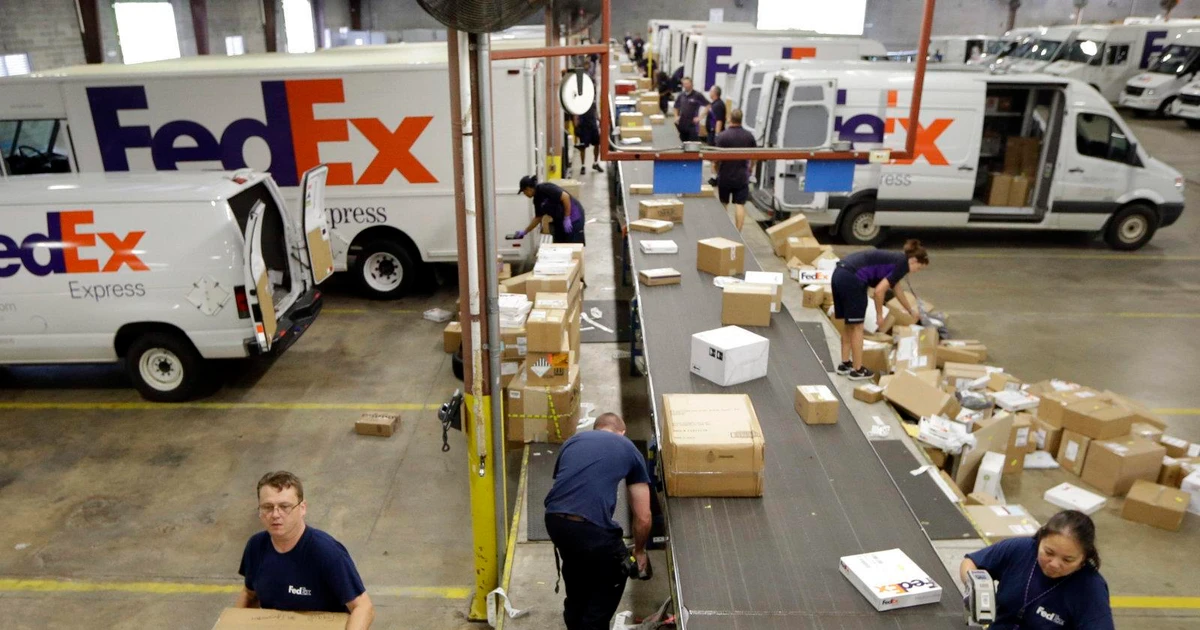 Mỹ: Công ty chuyển phát FedEx cắt quan hệ với Amazon | Vietnam+ ...