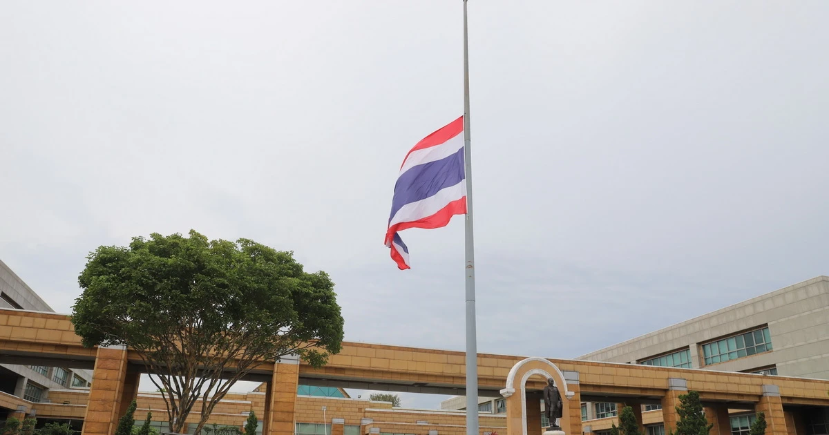 Thái Lan treo cờ rủ tưởng nhớ Tổng Bí thư Nguyễn Phú Trọng | Vietnam+ ...