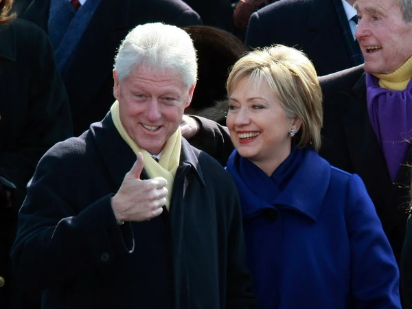 Vợ chồng cựu Tổng thống Clinton vận động được hơn 1 tỷ USD | Vietnam+ ...