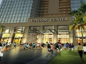 Hàng cao cấp ở Vincom Center TP.HCM giảm giá tới 50% | Vietnam+ ...