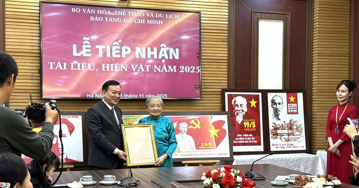 Bảo tàng Hồ Chí Minh tiếp nhận tư liệu quý về Chủ tịch Hồ Chí Minh ...