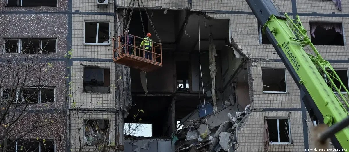 Nga tấn công trung tâm tình báo Ukraine và sân bay Starokostiantyniv bằng tên lửa Kinzhal ...