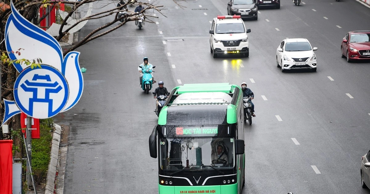 Hà Nội: Thêm một tuyến xe buýt chạy bằng điện vào khai thác, vận hành ...