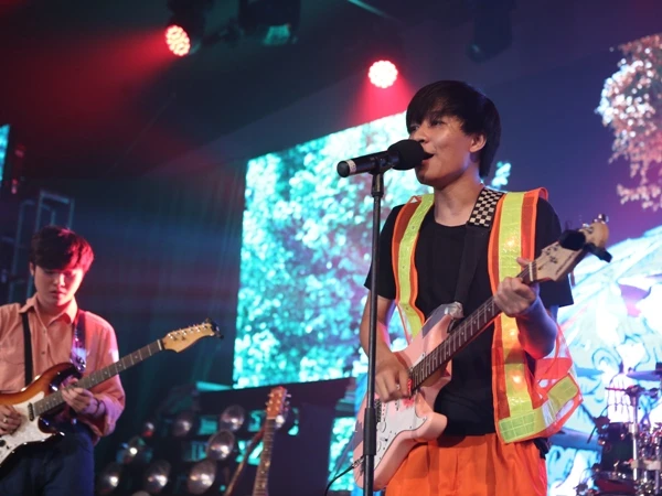 Ngọt Band - “Ngbthg”: Đêm “nhân gian sum vầy” của tuổi trẻ | Vietnam+ ...