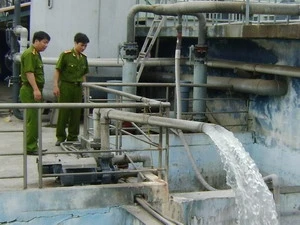 Niêm phong các bộ phận xả thải của Tung Kuang | Vietnam+ (VietnamPlus)