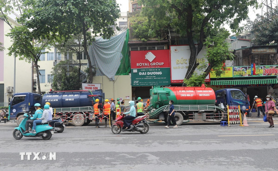 Tiếp tục khắc phục sự cố phun trào phụ gia Metro Nhổn-Ga Hà Nội ...