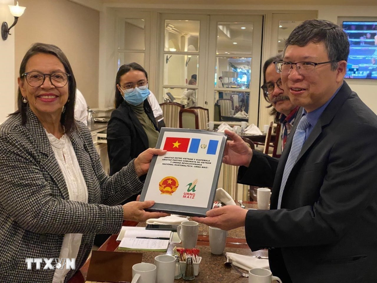 Continuously promoting friendly relations between Vietnam and Guatemala.