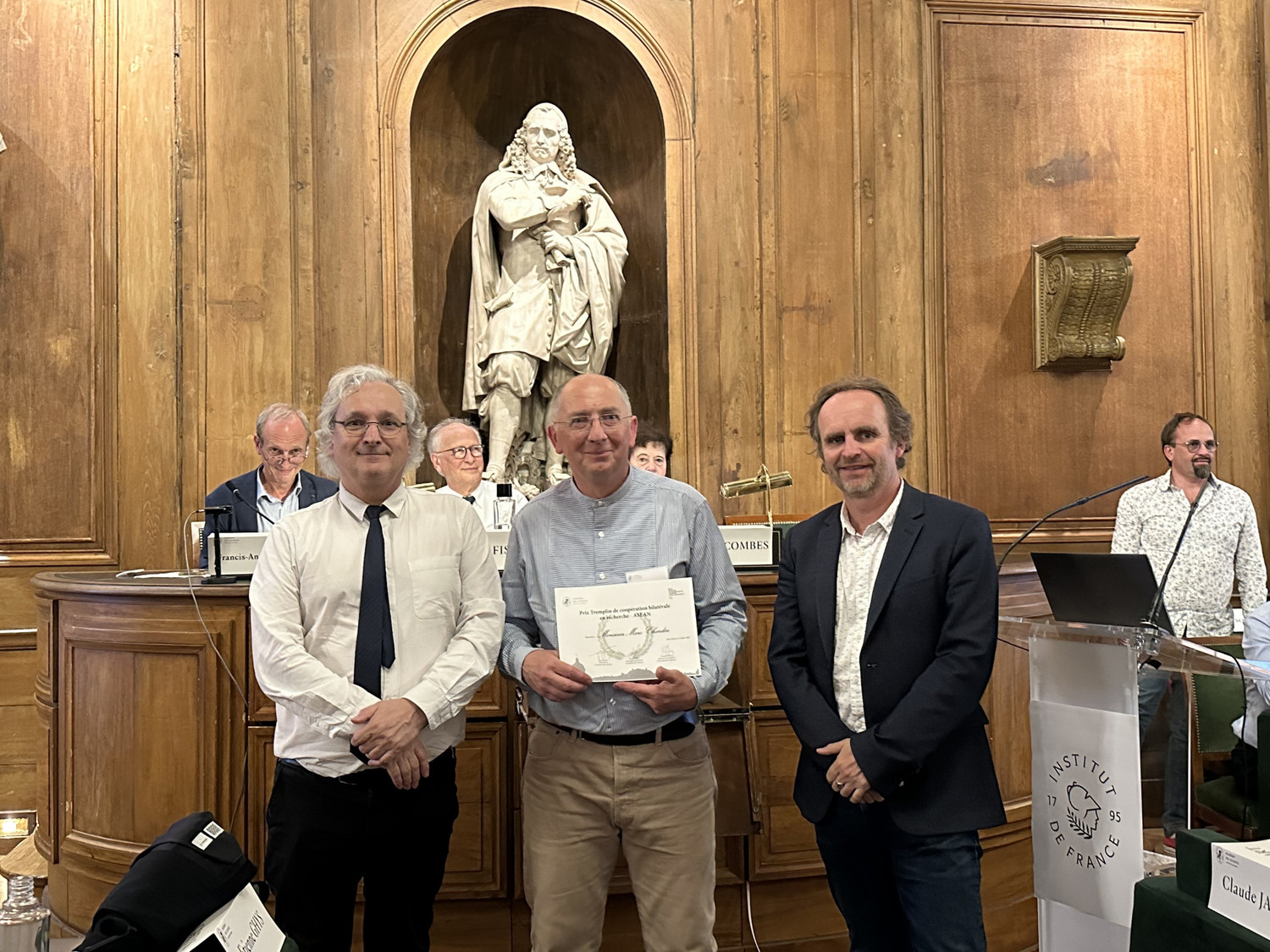 Hai nhà nghiên cứu Việt Nam nhận giải thưởng của Viện Hàn lâm Pháp | Vietnam+ (VietnamPlus)