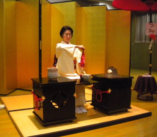 Khám phá phong cách Ryurei- pha trà Matcha của trà đạo Nhật Bản ...