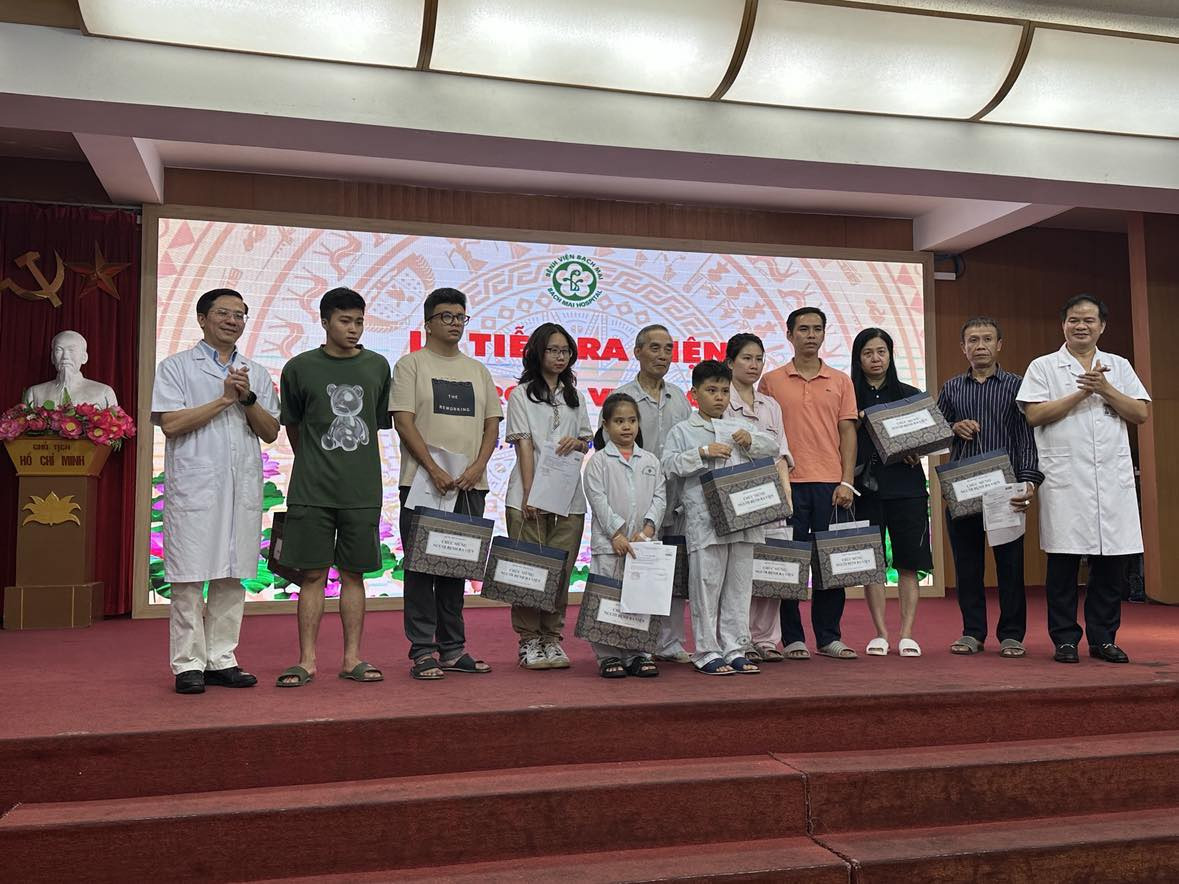 Cháy chung cư Khương Hạ: 10 bệnh nhân ở Bệnh viện Bạch Mai xuất viện ...