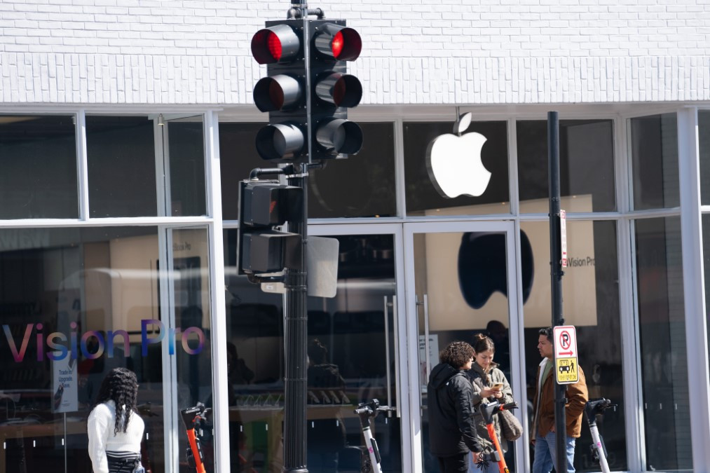 Các tập đoàn công nghệ Amazon và Apple "ăn nên làm ra" trong quý vừa ...