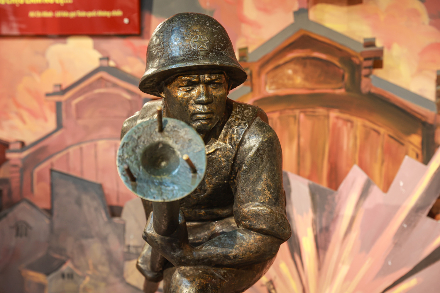 Cận cảnh hình ảnh cây bom ba càng gây xúc động trong phim 'Đào, Phở và ...