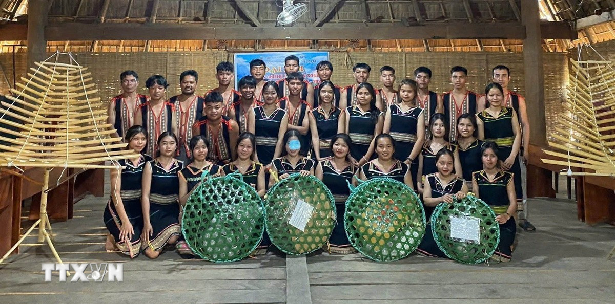 Thế hệ trẻ Gia Lai giữ lửa cồng chiêng truyền thống | Vietnam+ ...