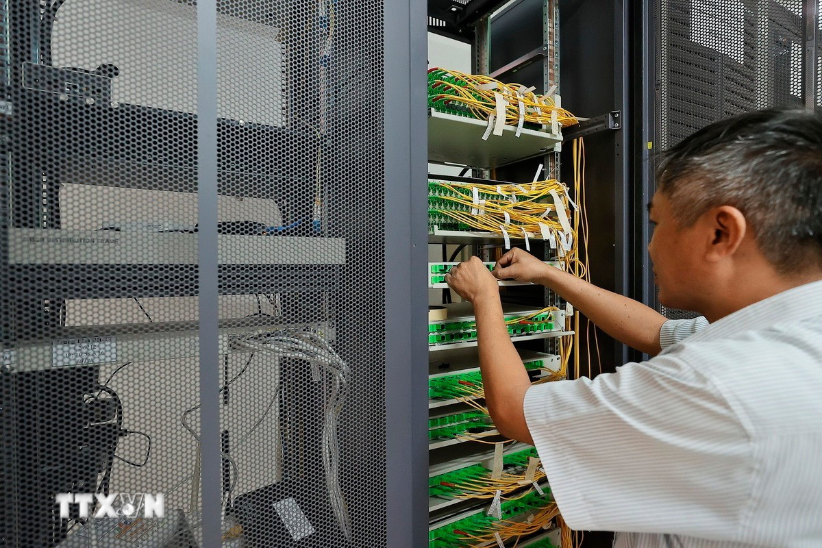 Nghị quyết về sử dụng chung hạ tầng kỹ thuật và viễn thông | Vietnam+ ...